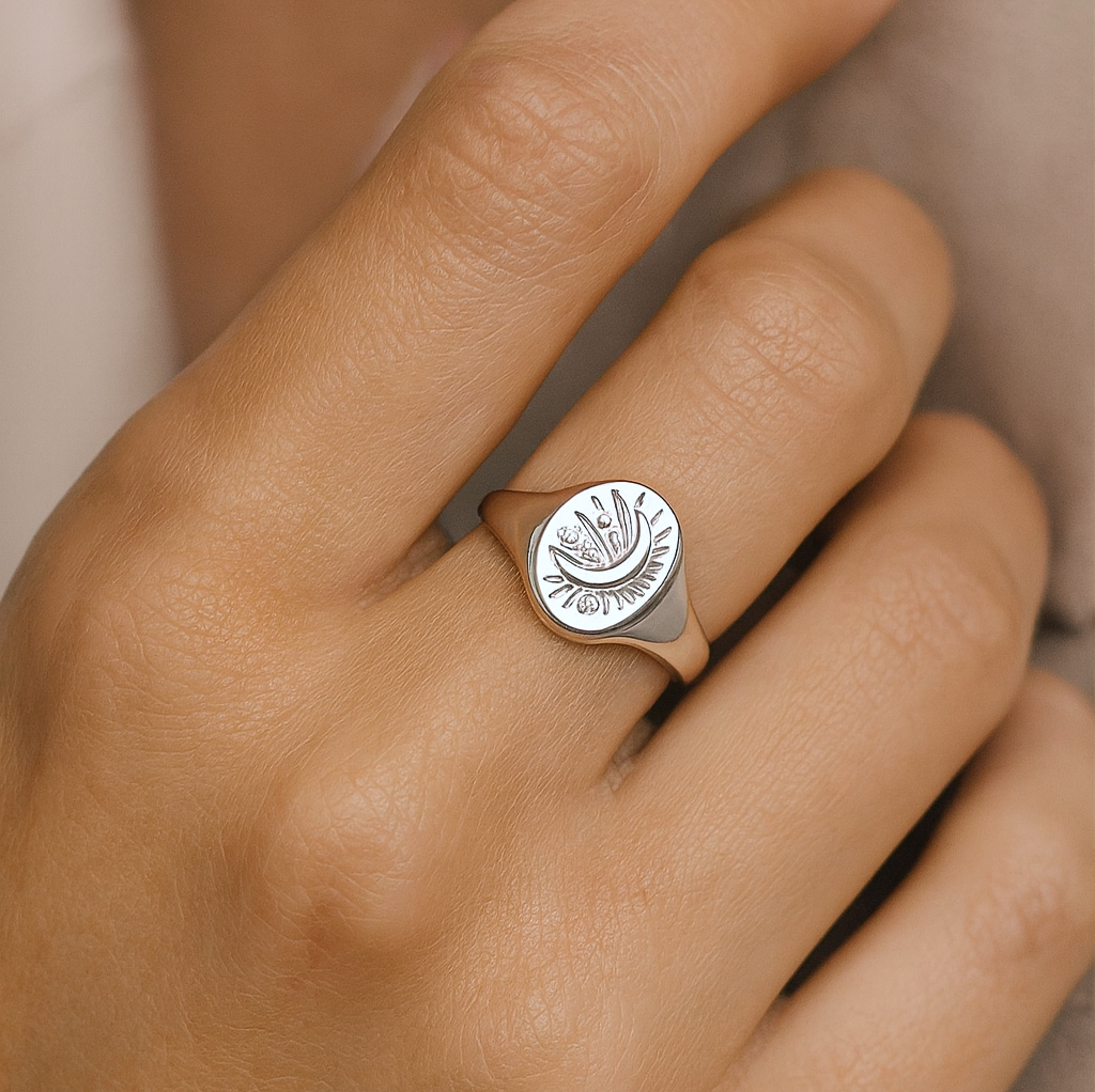 Tarot Moon Signet Ring Silver – J&CO Jewellery
